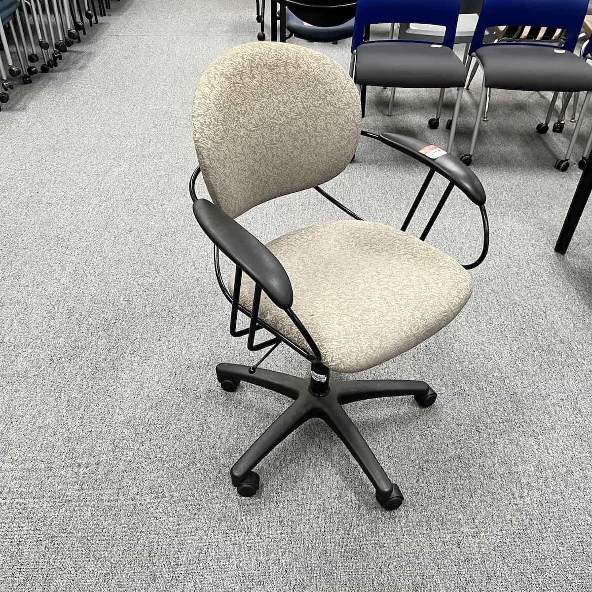 Tan/Grey/Black Steelcase Uno Task Chair | Office Furniture Liquidations